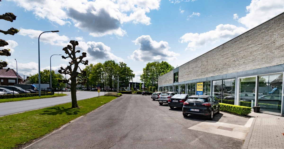 Bureel met een oppervlakte van 365m² te Tielt. | Vlaemynck