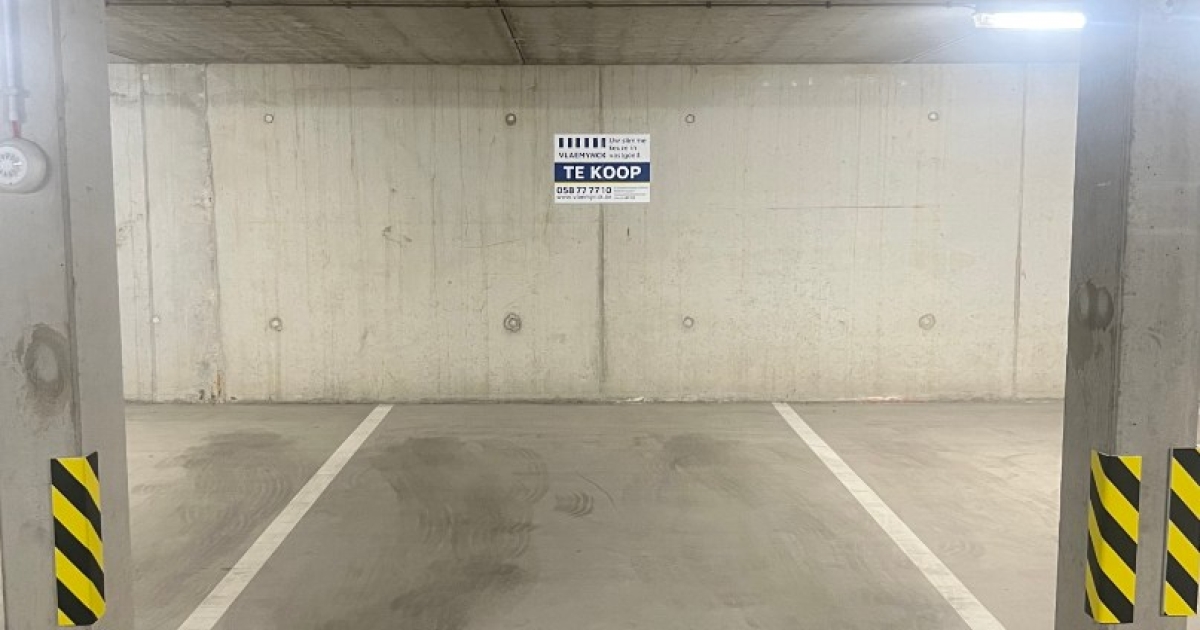 Staanplaats in ondergronds garagecomplex met inrit via Dienstweg ...